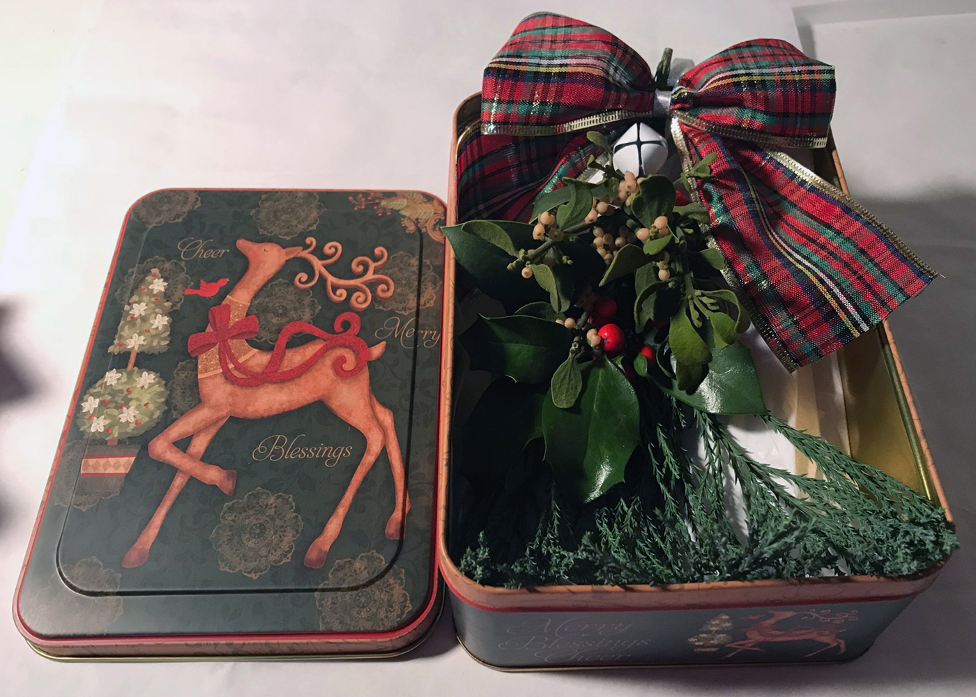 Mistletoe Gift Boxes and Gift Tins
